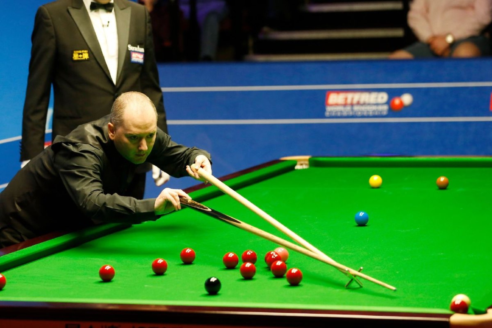 Graeme Dott closes in on Crucible return after hitting 147 break in ...