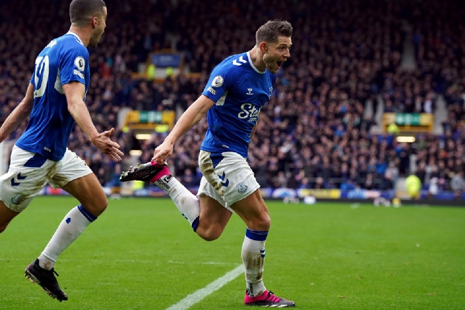 James Tarkowski scores as Everton stun Premier League leaders Arsenal ...