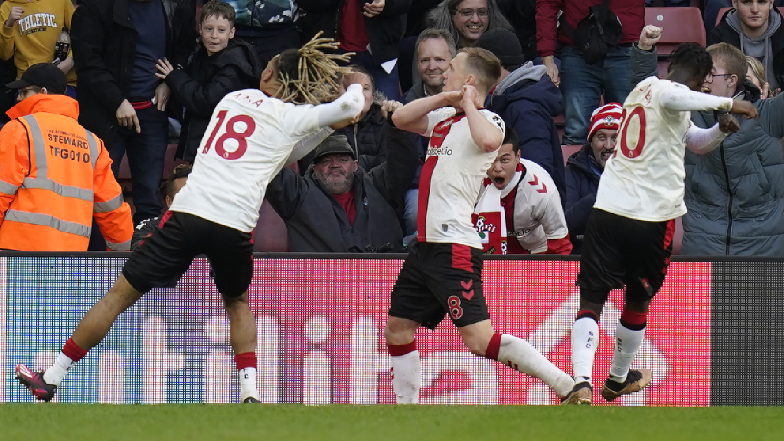 James Ward-Prowse nets stoppage-time penalty to earn Southampton a ...