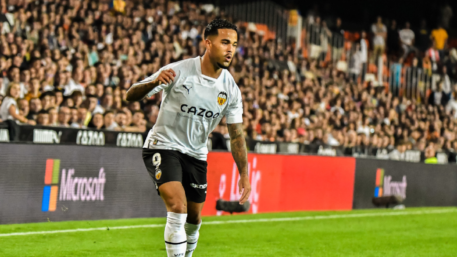 Bournemouth sign Justin Kluivert from Italian club Roma for an ...