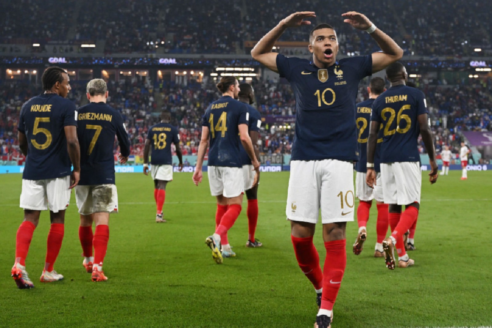 France star Kylian Mbappe sits out training ahead of World Cup clash ...