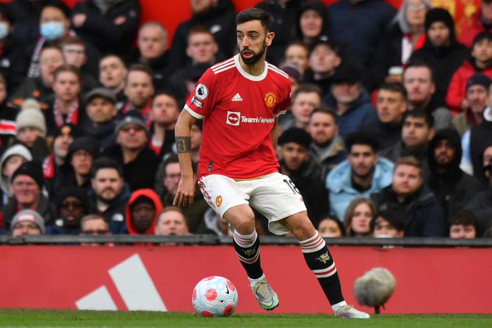 Manchester United’s Bruno Fernandes available for Liverpool clash ...