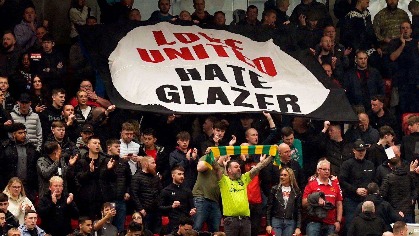 Manchester United supporters protest Glazers by blocking megastore ...