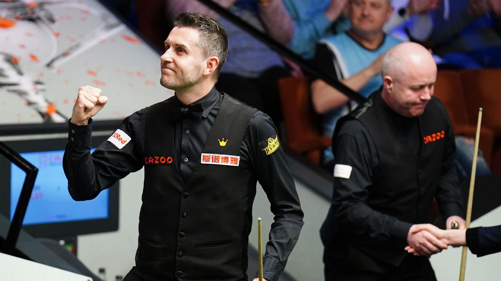 Mark Selby sinks John Higgins to join Si Jiahui in World Snooker ...