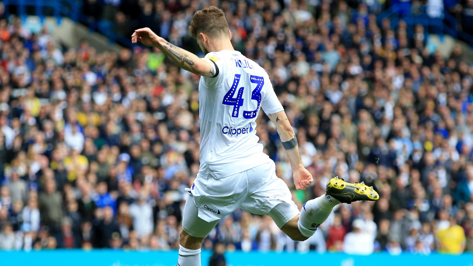 WATCH: Classic Tyler Roberts, Mateusz Klich and Marcelo Bielsa moment ...