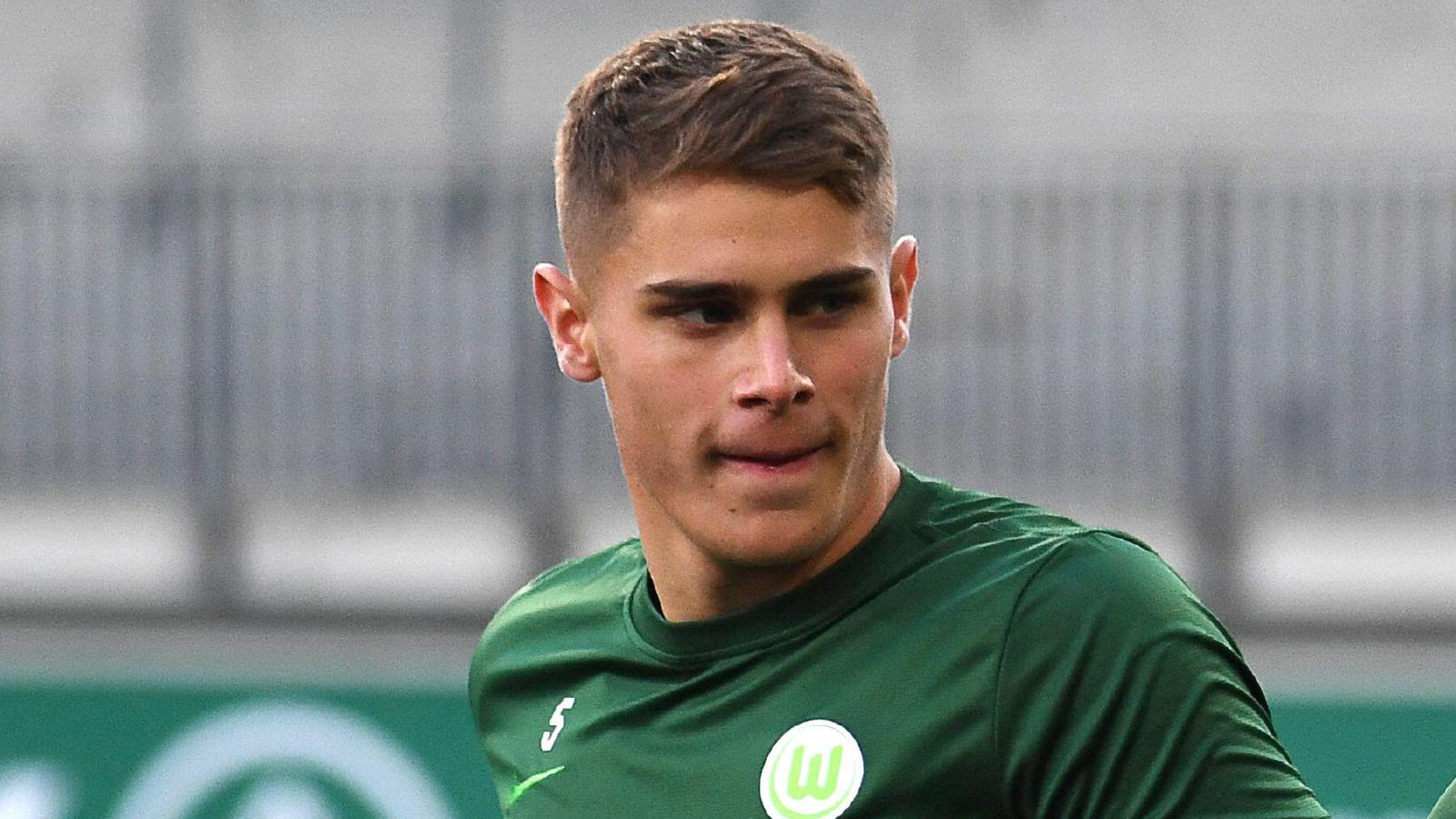 Tottenham open talks with Wolfsburg for defender Micky van de Ven ...