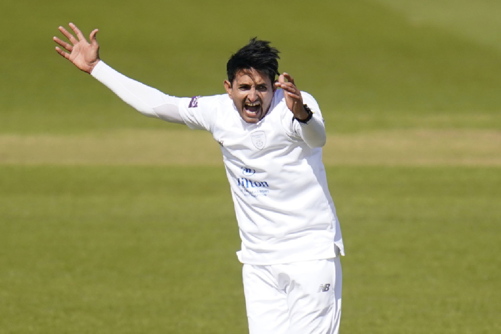 County Championship: Mohammad Abbas helps Hampshire into top spot ...