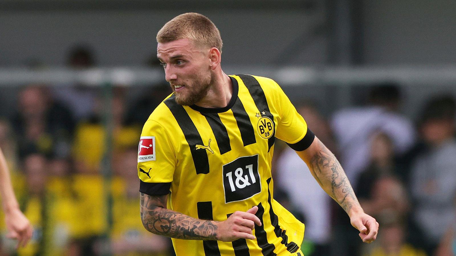 Bundesliga: Borussia Dortmund hand Ole Pohlmann his first professional ...