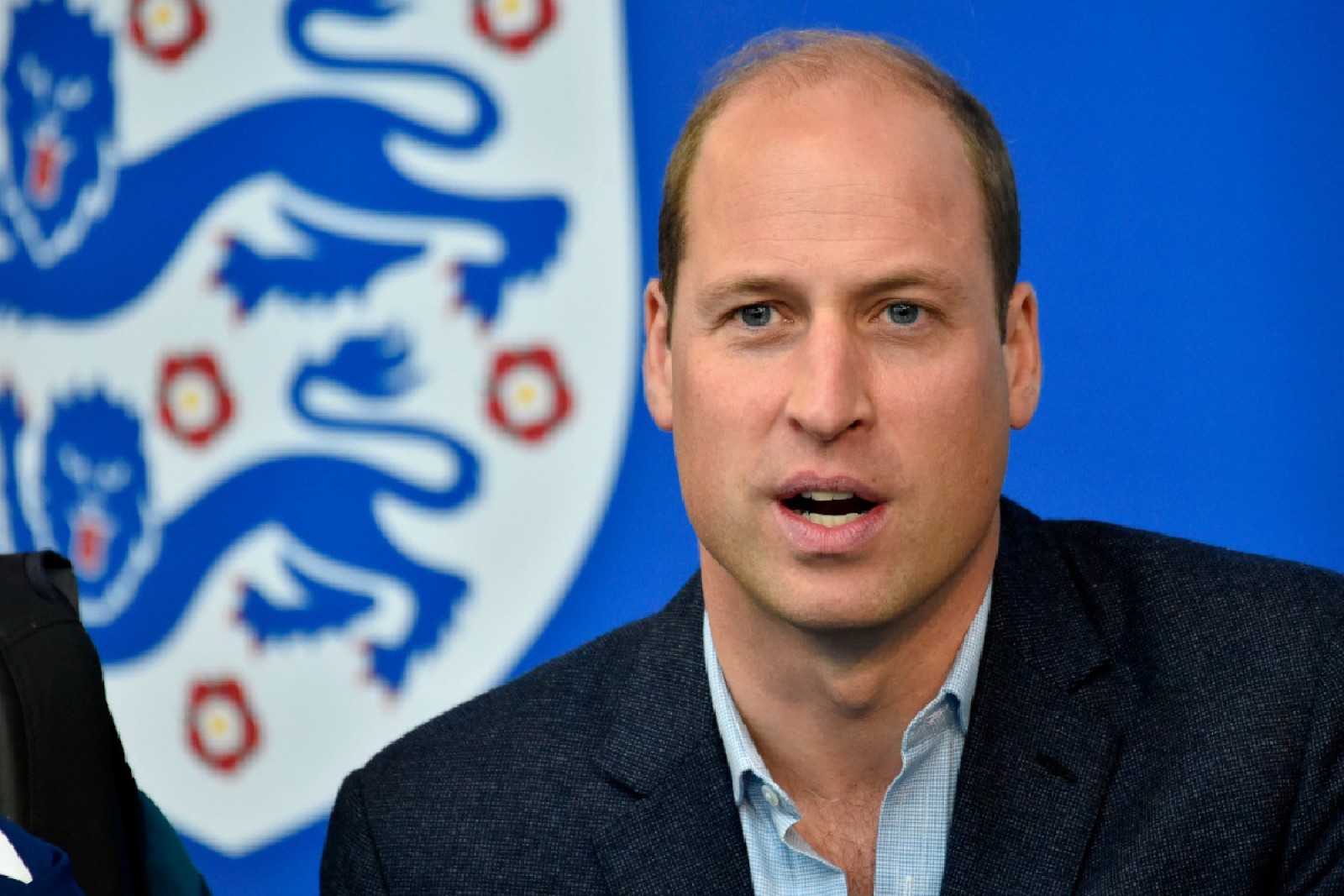 Prince of Wales hands over shirts to England squad ahead of World Cup ...
