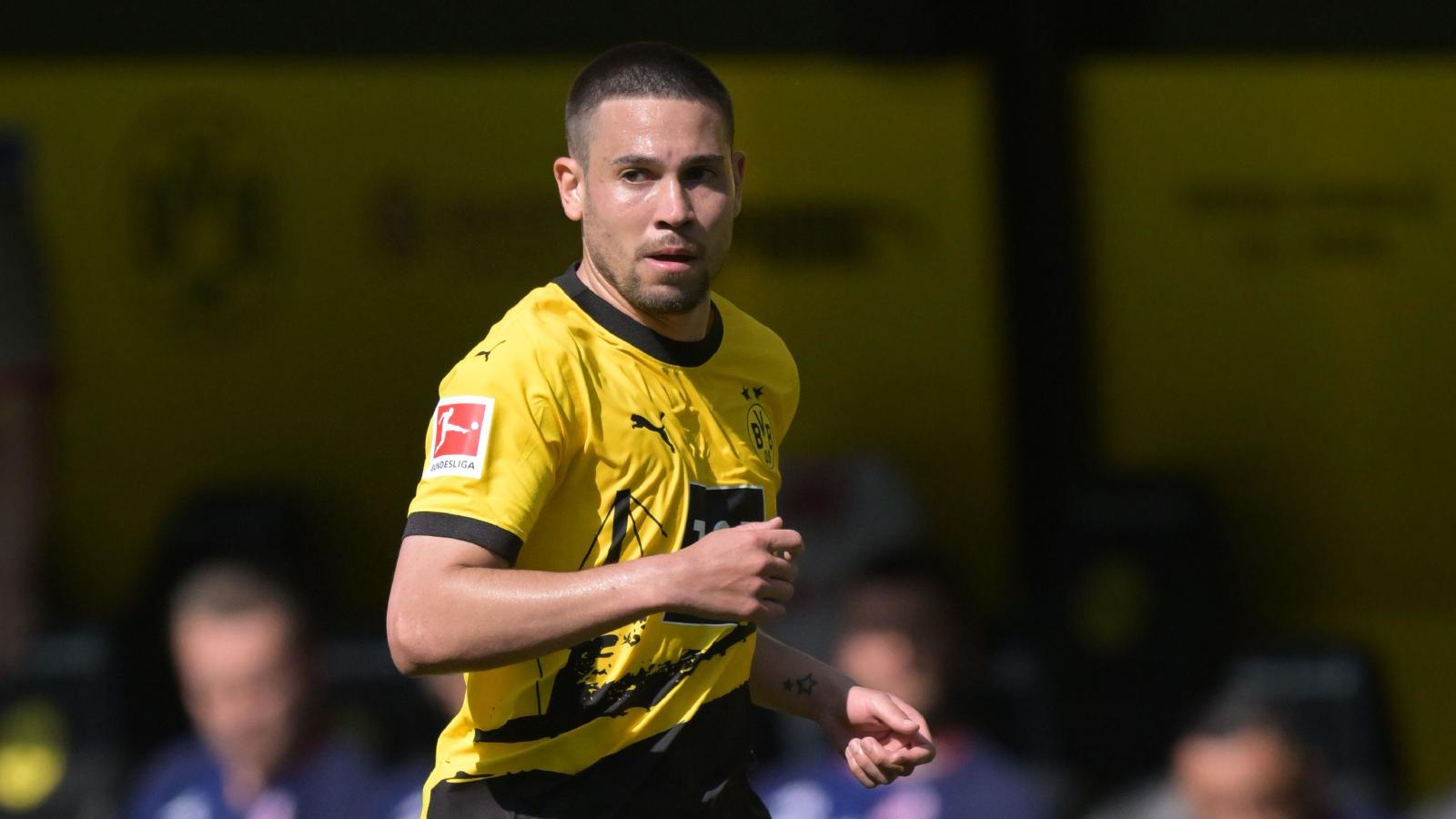Bayern Munich confirm the signing of Raphael Guerreiro from Borussia ...