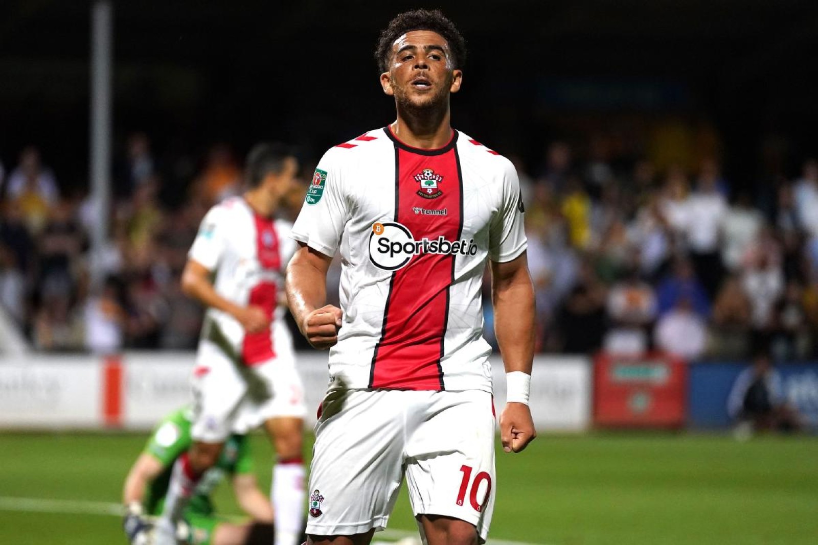 Nathan Jones: Che Adams won't be leaving Southampton to join Everton ...