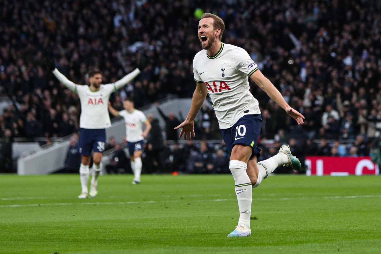 Harry Kane makes Tottenham history as his strike sinks Manchester City ...