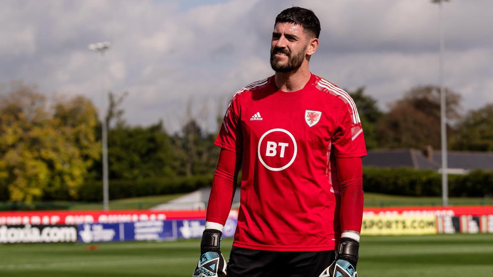 Wolverhampton Wanderers bolster goalkeeping depth with acquisition of ...