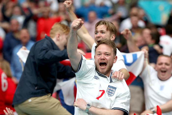 July 2 Social Zone: Happy England fans rub German noses in it in Berlin ...