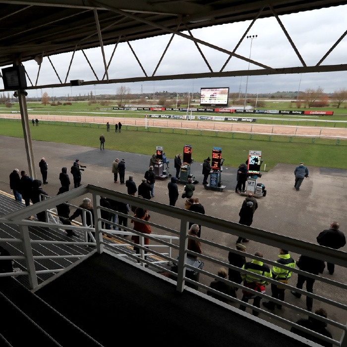 Southwell to launch new Tapeta surface for Tuesday night racing ...